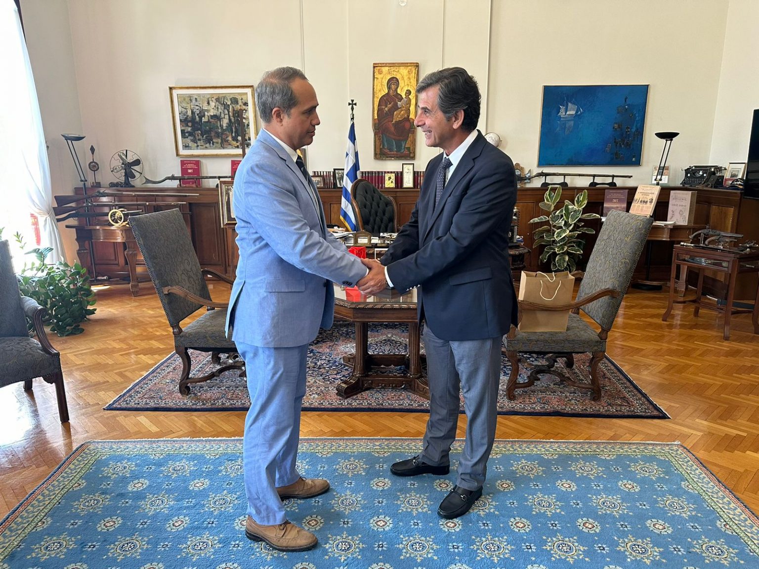 Εθιμοτυπική συνάντηση του ΥΜΑΘ Κωνσταντίνου Π. Γκιουλέκα με τον Γενικό ...